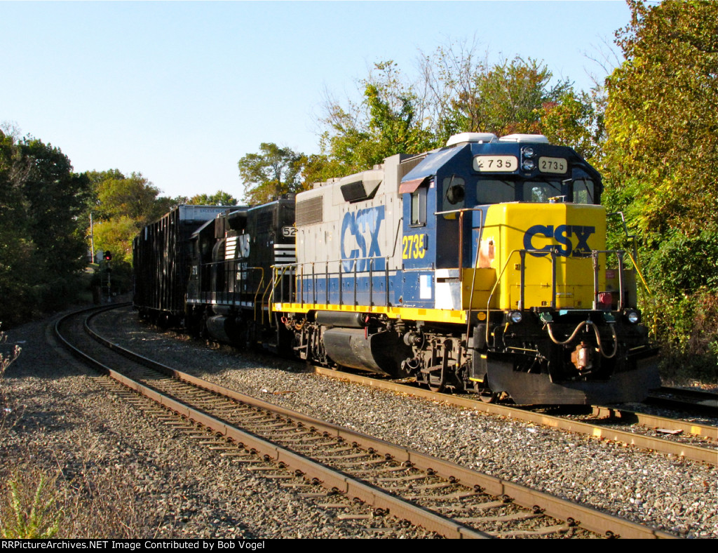 CSX 2735 and NS 5271